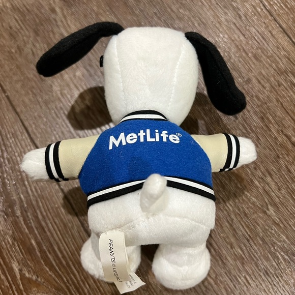 Peanuts | Toys | Snoopy Peanuts 25 Plush Snoopy Peanuts Metlife | Poshmark